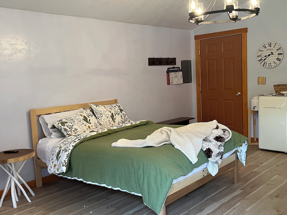 Cozy Cabin On The Twisp River. Just 5 Minutes From Town On Twisp River - Winthrop, WA