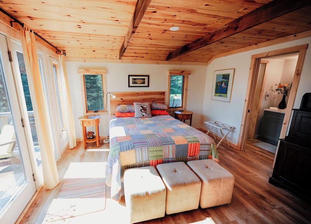 White Pine Cottage- Private, Newly Built 2 Miles From Leland 1 - Leland, MI