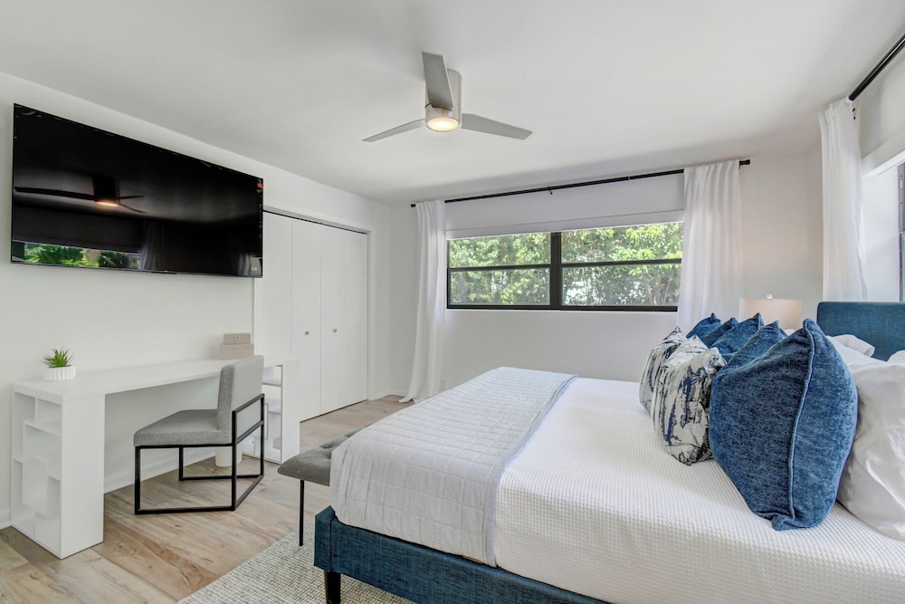 230 Luxury 4BR Delray Villa: Heated Pool, Hot Tub, Ping-Pong & Screen ...