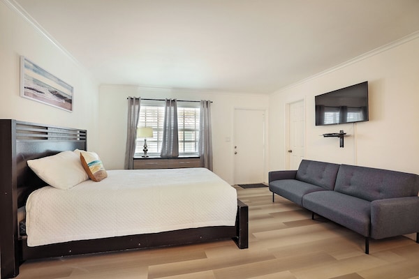 La Mer Suites - Coral Springs, FL