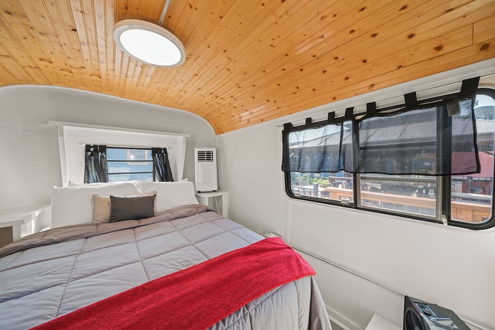 Glamping, San Marcos Water Front Style! A One Acre River Park With Kayaks! - San Marcos, TX