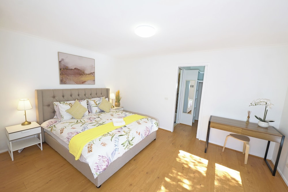 Melbourne 4brm Staycation Parkside - Melbourne