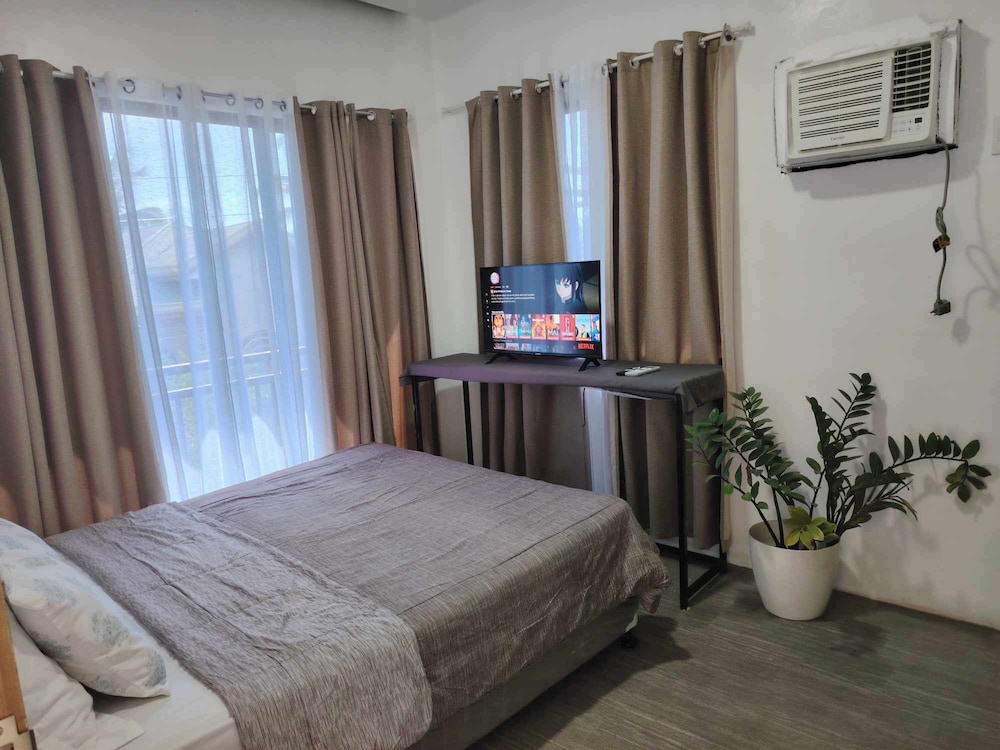 2mins From Roxas Airport,2mins Ride To Beach, 3mins To Sm,10mins To Culasi Port - Roxas City