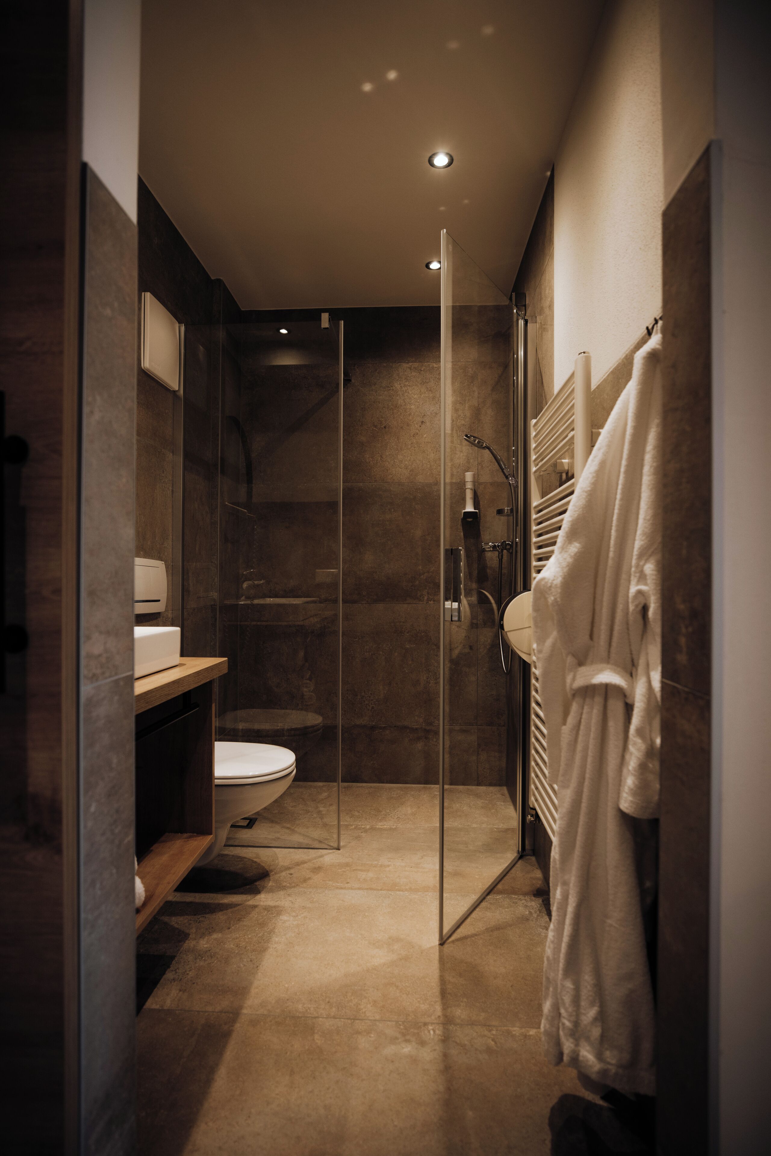 Quarto Triplo Superior, não fumadores | Casa de banho | Um polibã, um secador de cabelo, toalhas fornecidas, sabão 