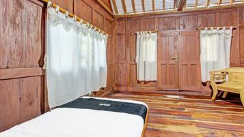 Quarto Duplo Deluxe | Secretária, secretária adequada para computadores portáteis