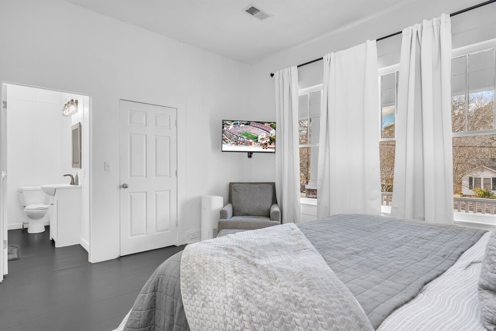 Stroll To Campus | Spacious | Elegant Renovation - スタークビル, MS