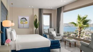 Sea View Premium Room | Minibar, cofre no quarto, secretária, cortinas/cortinados opacos