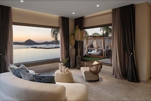 Swim Up Sunset Suite With Sea View | Interior