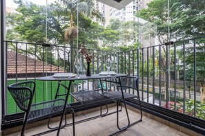 Apartamento clássico | Opções para refeição ao ar livre