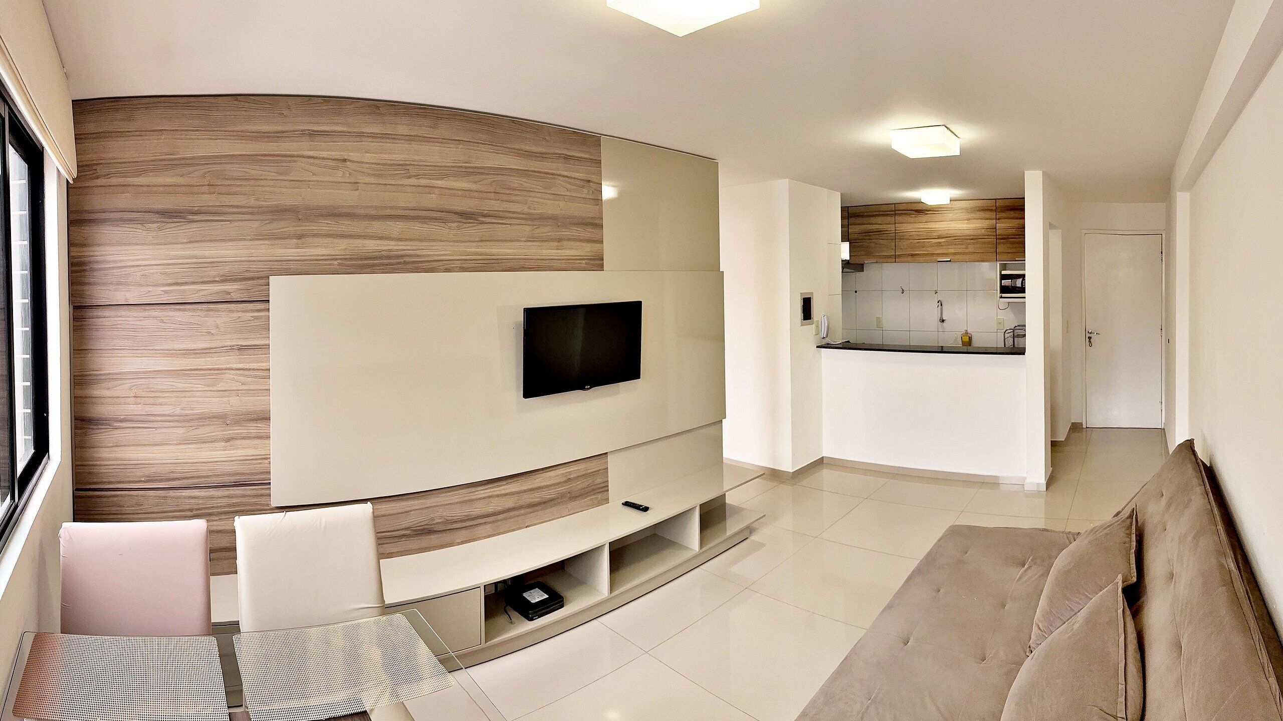 Apartamento | Sala de estar | Televisor LCD de 42 polegadas com canais digitais, Netflix 