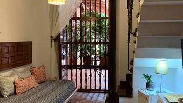 Quarto Deluxe | Roupa de alta qualidade, cofre no quarto, com decoração personalizada