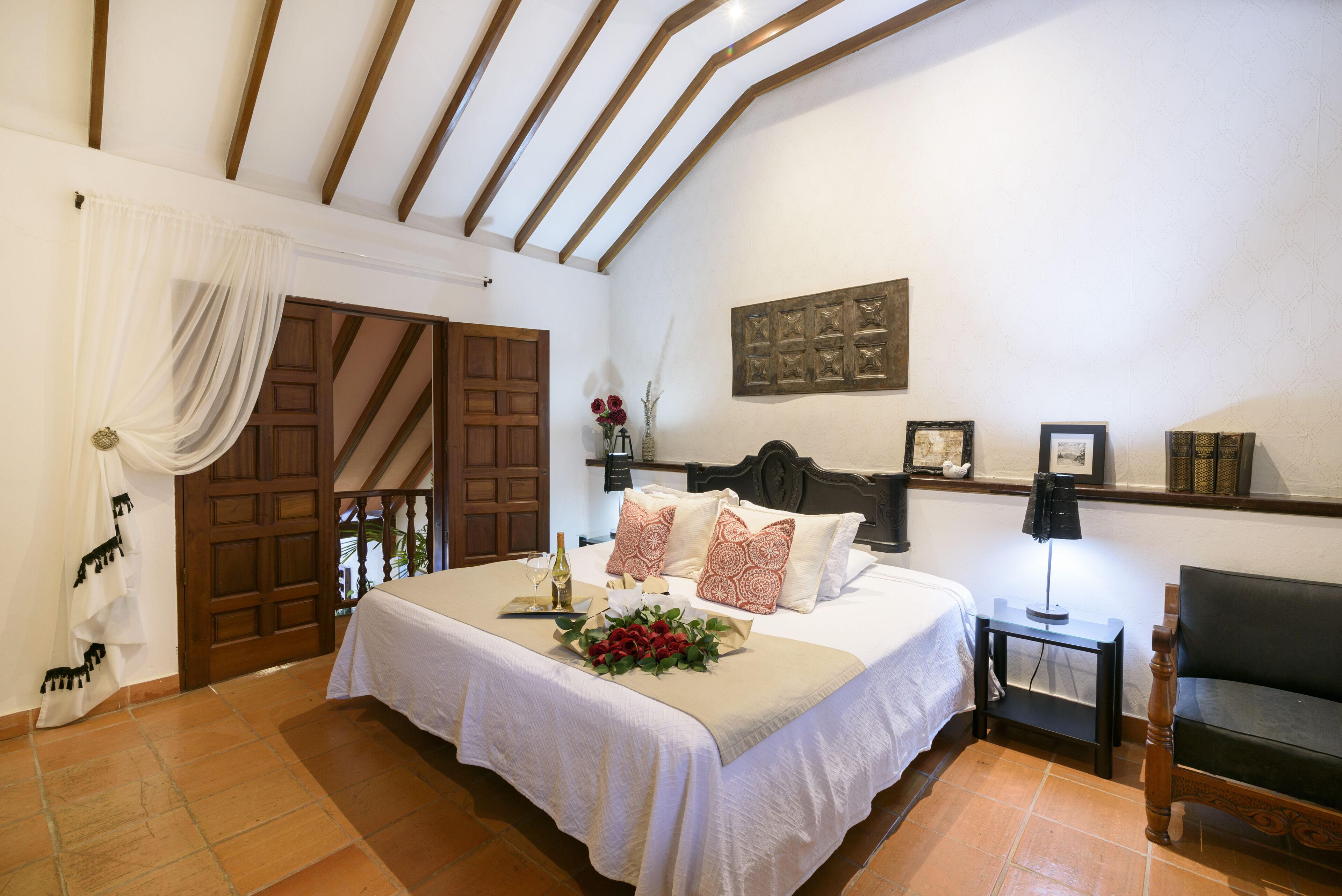 Quarto Superior | Roupa de alta qualidade, cofre no quarto, com decoração personalizada 