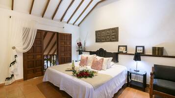 Quarto Superior | Roupa de alta qualidade, cofre no quarto, com decoração personalizada