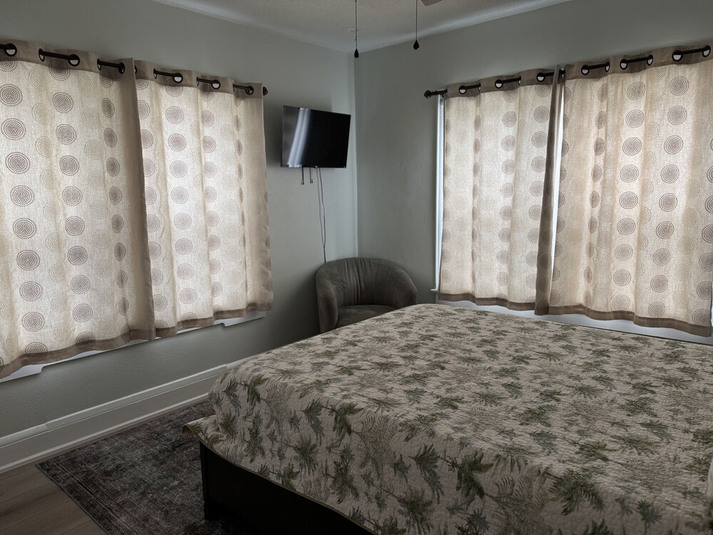 Charming Cottage: Minutes To Beach - Daytona Beach, FL