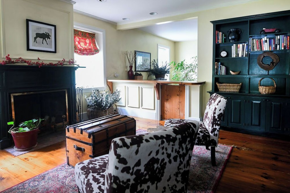 1820 House Mtn Rd: Hot Tub, Fire Pit & Walk To Rec Path - Hyde Park, VT