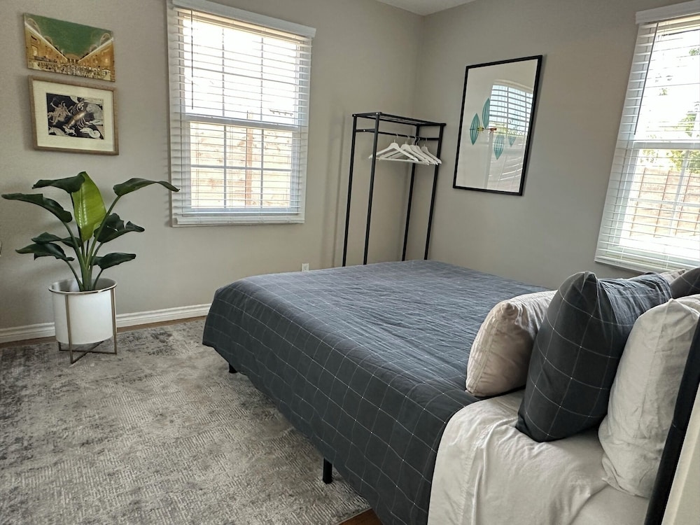 New! Cozy Home In The Heart Of Dallas! - 2bd/1ba - Dallas, TX