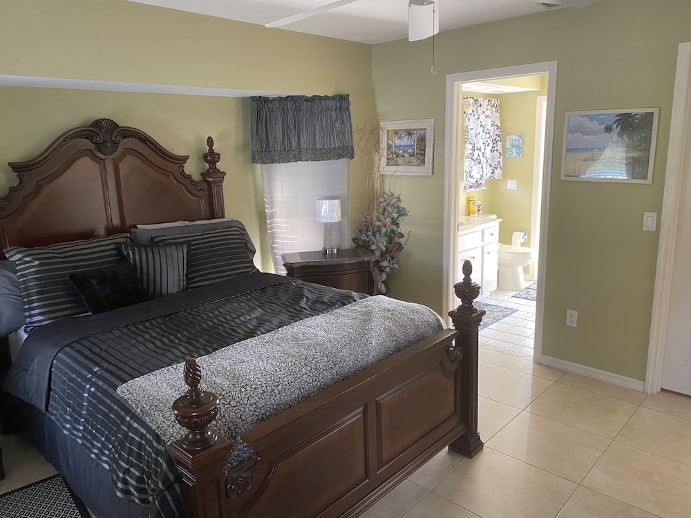 Florida Vacation Home  & Private Room Rental With Solar Panel Heated Pool - Port Charlotte, FL