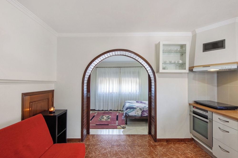 Casa Vacanze 'Estúdio Entre Porto E Aveiro' Con Vista Sulle Montagne, Terrazza Condivisa E Wi-fi - São João da Madeira
