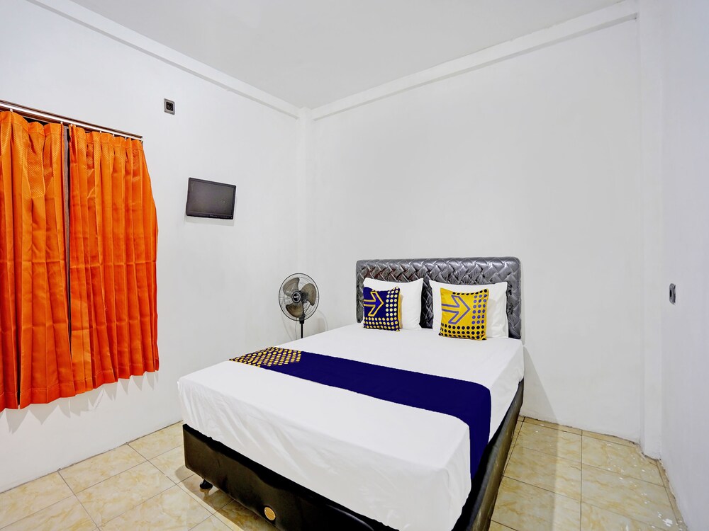 Spot On 92452 Griya Sandi Residence Family Nearpantai Boom - Banyuwangi