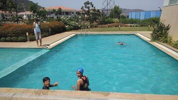 2 piscinas externas
