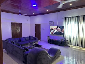 Apartamento, 2 quartos, fumadores, varanda | Sala de estar