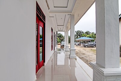 Hotel O Wisma Cendana Syariah Near PASAR FLAMBOYAN