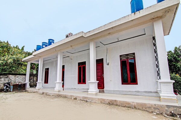 Hotel O Wisma Cendana Syariah Near Pasar Flamboyan - West Sumatra