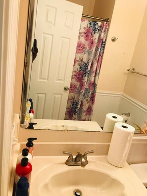 Quarto, 1 quarto, pátio | Casa de banho