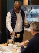 Pequeno-almoço tipo buffet diário mediante uma taxa