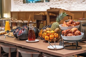 Pequeno-almoço tipo buffet diário mediante uma taxa