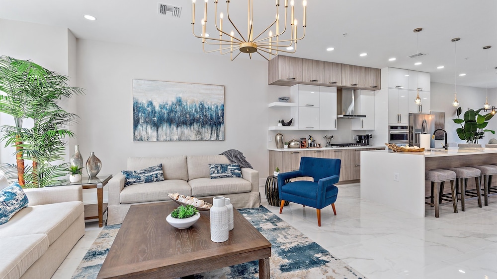 Uptown Luxury On Audubon 4 Bedroom Townhouse By Redawning - Sarasota, FL