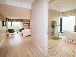3 quartos, com decoração personalizada, com mobília individualizada