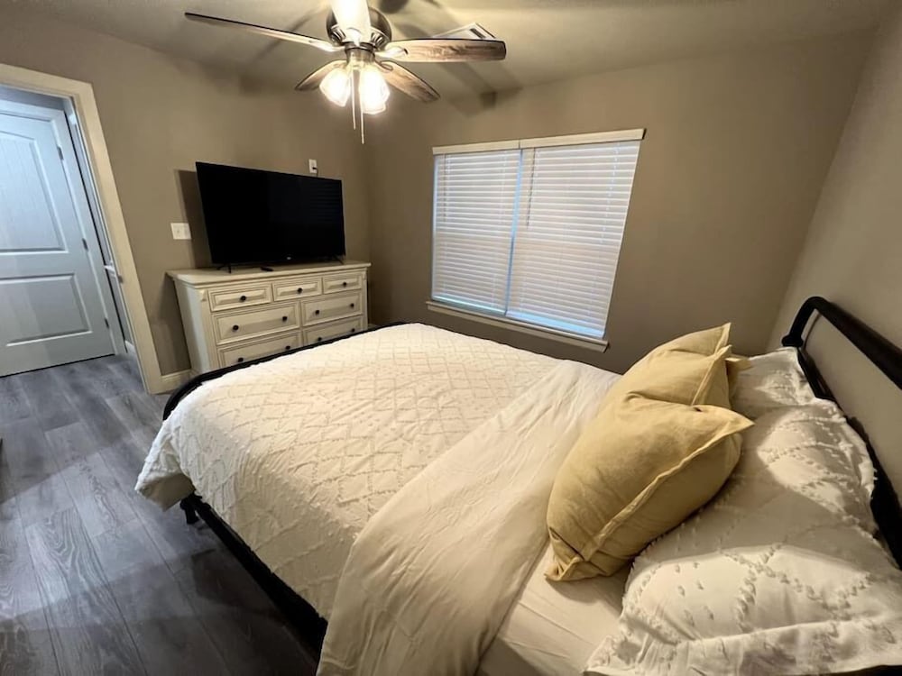 New Luxury 3 Bed 2 1/2 Bath Duplex - Greenwood, AR