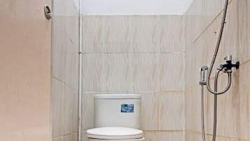 Quarto Duplo Standard | Casa de banho | Um polibã, sabão