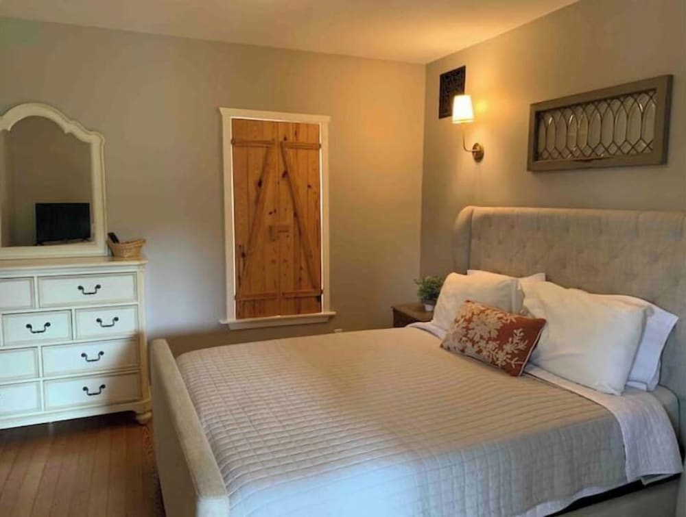 Entire Home, Self Check-in, Peaceful Stay - Rolla, MO