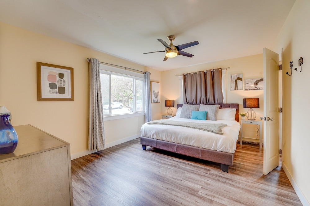 La Jolla Oasis - Pet Friendly, Large Backyard, Walk To Beach & Location! - Del Mar, CA