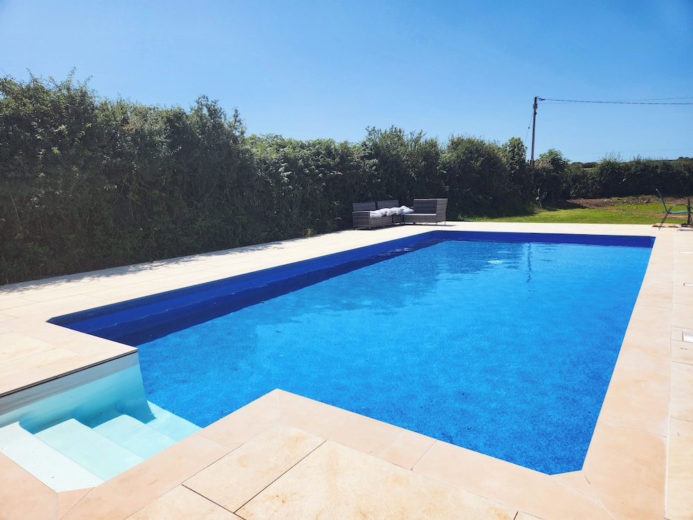 Bay View - 1 Bed Suite - Ocean Breeze - Wales