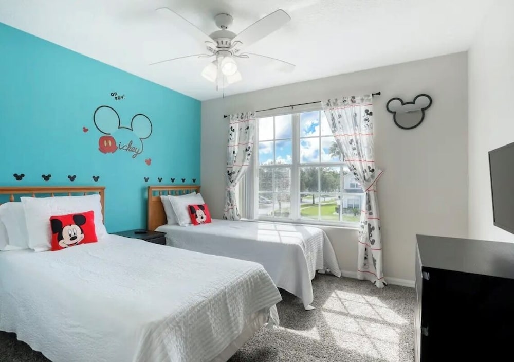 Modern 5-Bedroom Villa with secluded Pool & Games Room only 10 miles ...