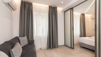 Theatrou Apt 5 - One Bedroom Apartment - Heart of Athens | Área de estar | Smart TV
