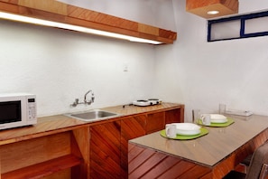 Apartamento Económico, 1 quarto, acessível | Cozinha privada | Minifrigorífico, um micro-ondas, uma máquina de lavar louça 