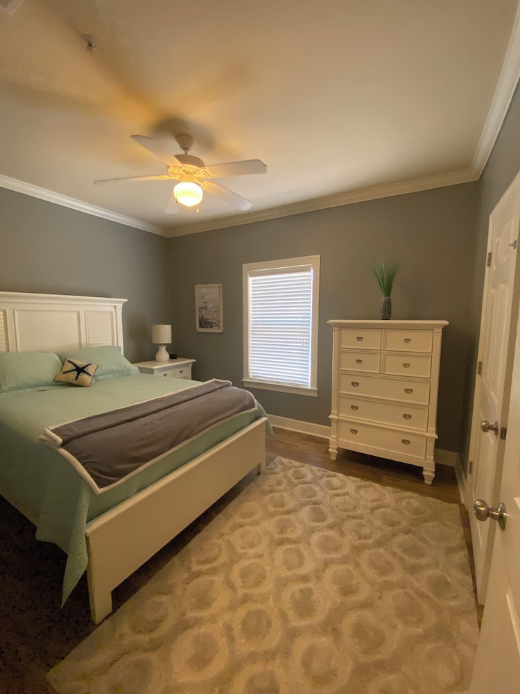 Very nice & lovely 3 bed, 2 bath condo 1st floor, community pool, quiet ...