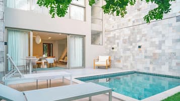 Apartamento presidencial | Piscina | Piscina externa, guarda-sóis, espreguiçadeiras