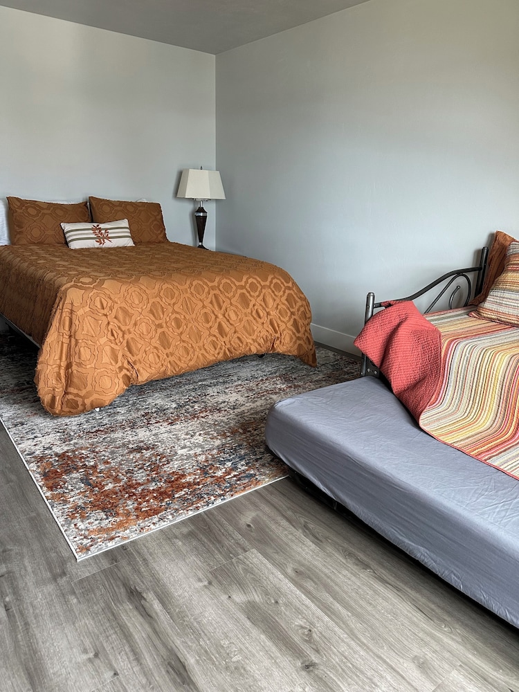 Water Views From Every Window, Covered Porch & Private Deck, 7 Min Walk To Beach - Sturgeon Bay, WI