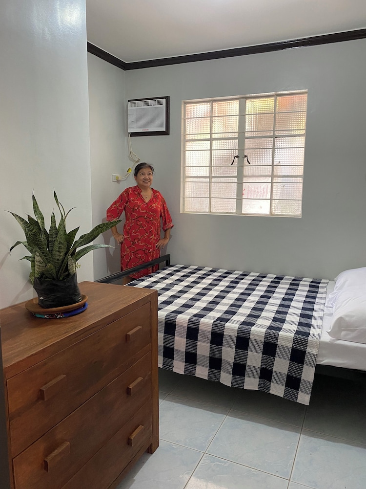 Double Bedroom In A Spacious Two-storey Beach House - Lobo