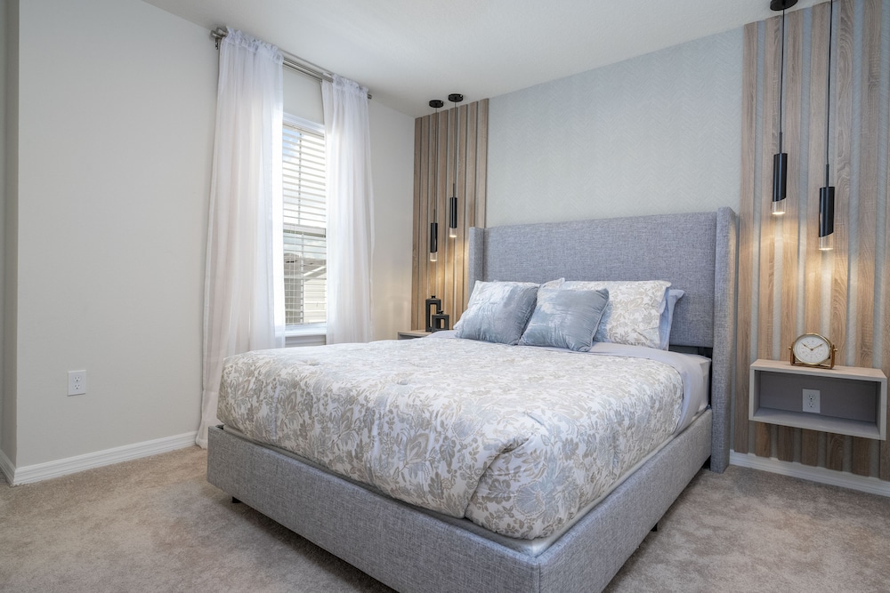 Brand New 7BR Luxury Villa: Ultimate Oasis - 4446 KR - Four Corners | Vrbo
