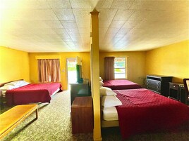 Quarto Triplo Básico | Wi-fi grátis, roupa de cama fornecida 