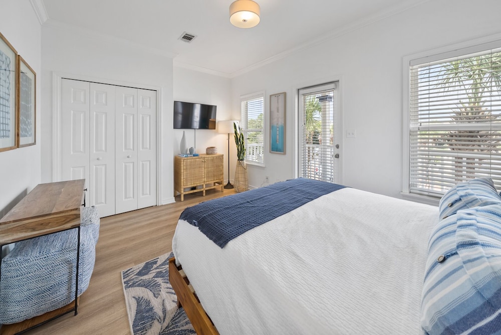 Low Cay, 3rd Row from Beach w/ Gulf Views, Complimentary Chairs + Bikes ...