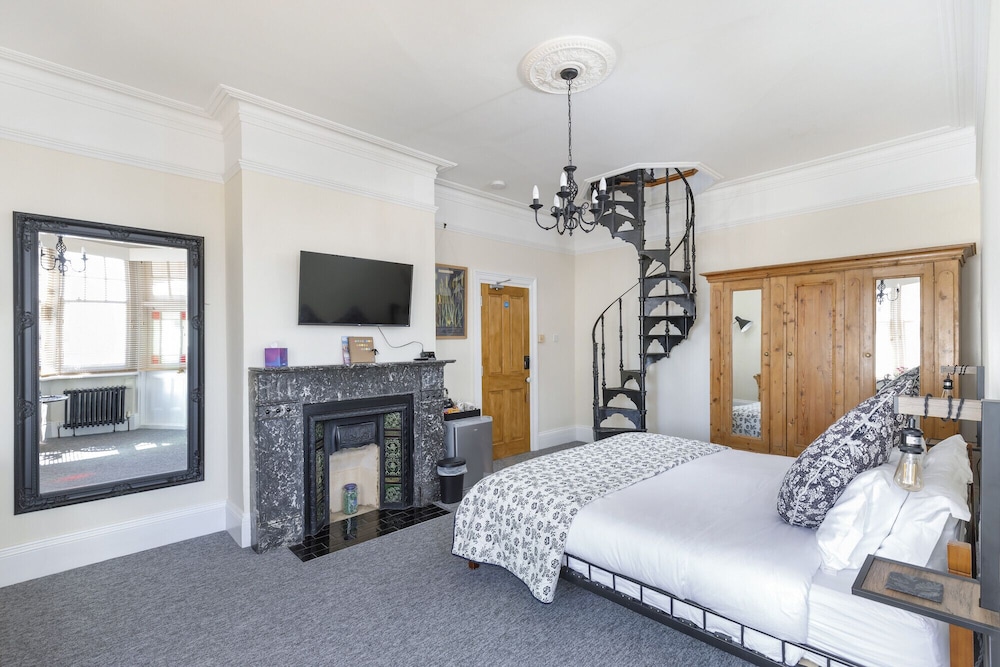 Pittodrie Guest House - Apartment 6 - Brighton Marina