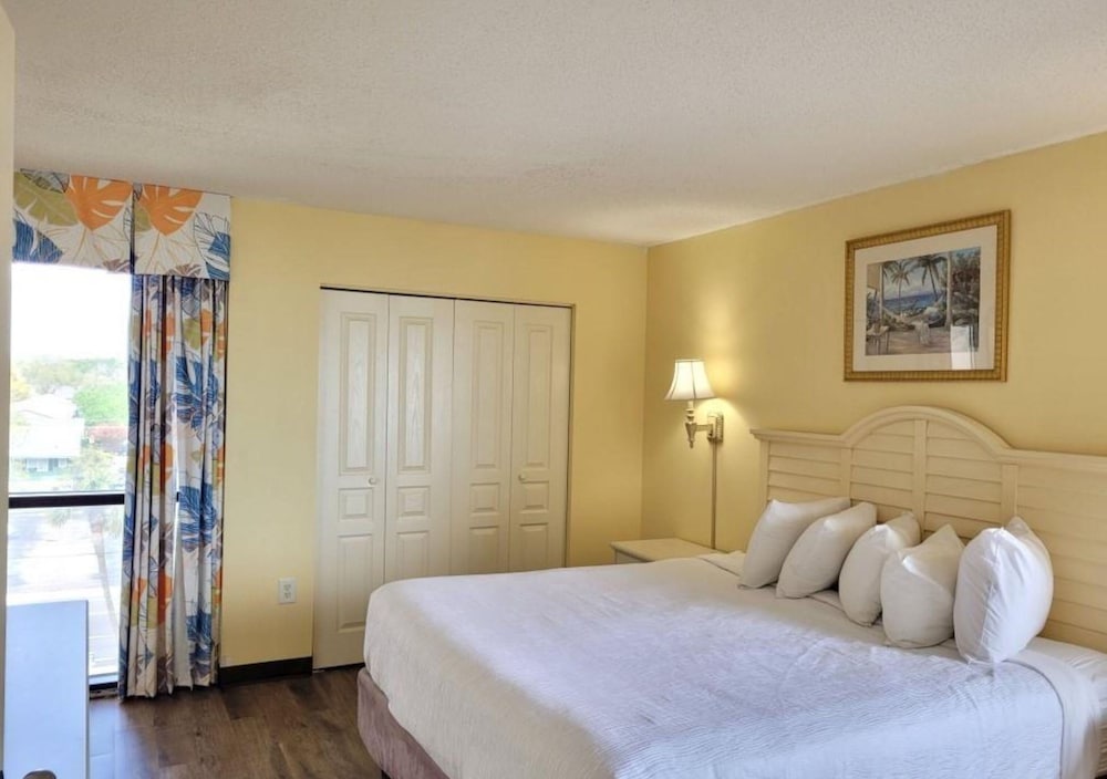 Lovely Ocean Reef 2 Bedroom 2 Full Bath End Unit #523 - Myrtle Beach | Vrbo