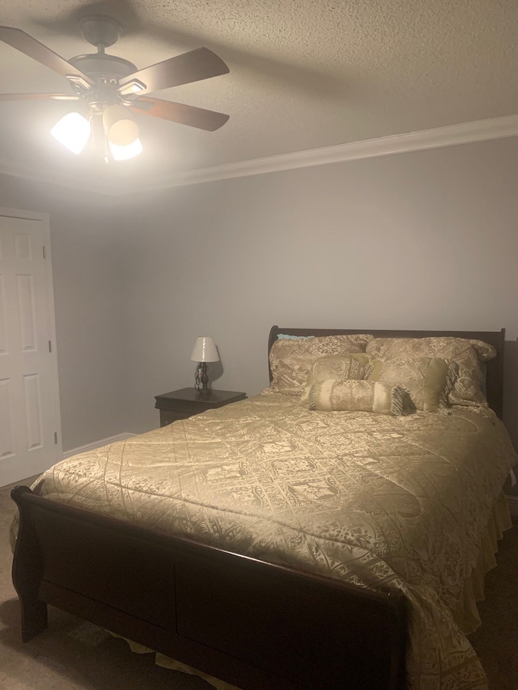 3 Bedroom Within 10 Miles Of 4 Major Hospitals - Baton Rouge, LA